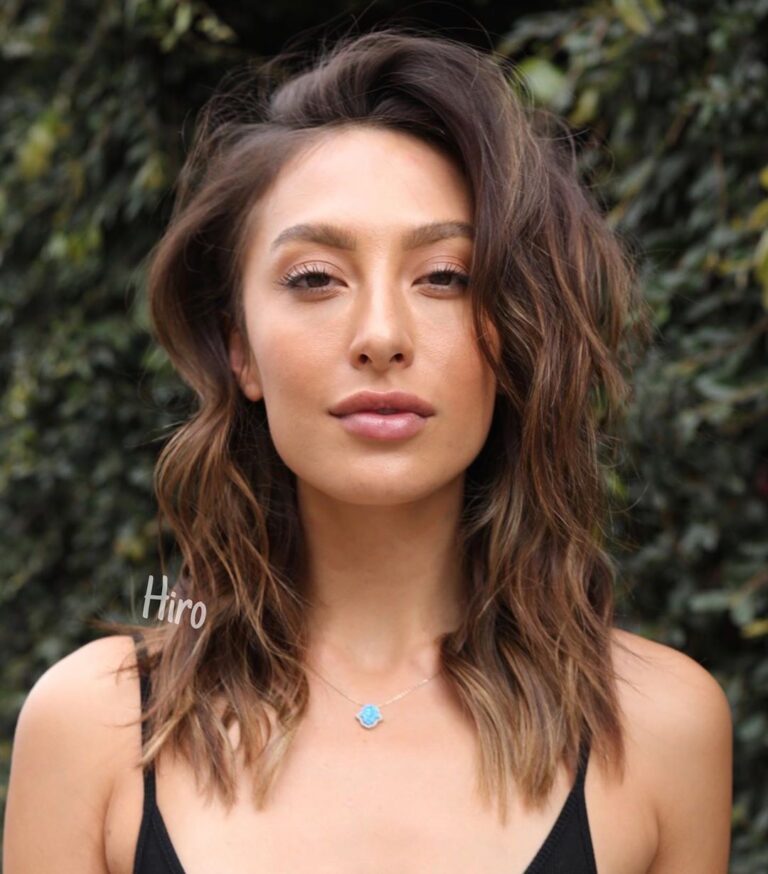 30 Gorgeous Hairstyles for Medium Length Hair You’ll Want to Try!